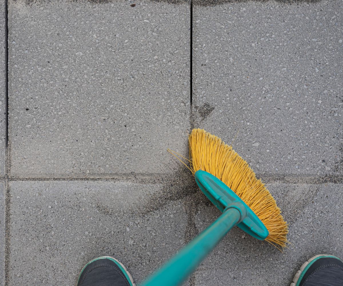How to Clean and Decorate a Front Porch On A Budget - Frozen Pennies