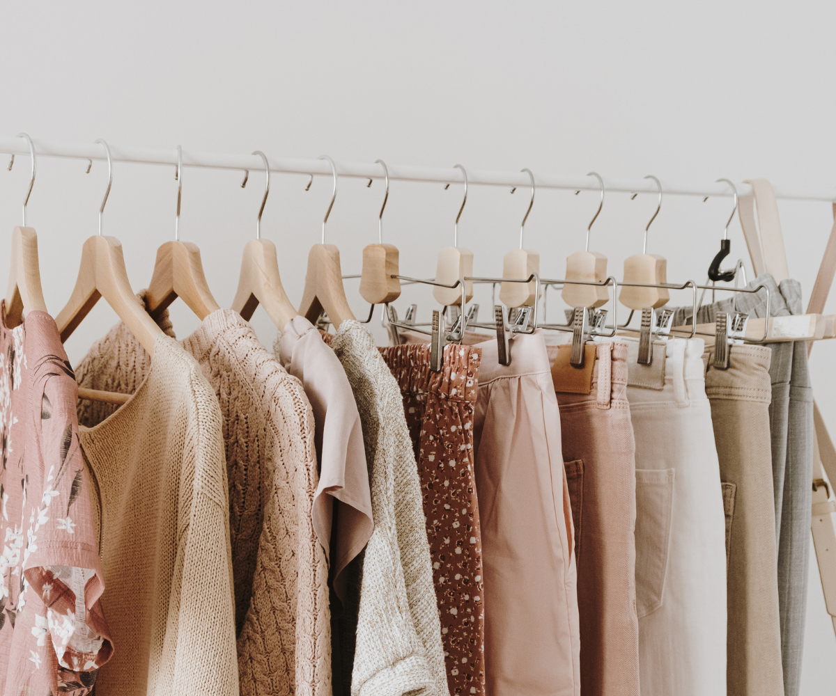 11 Super Fun Ways To Organize A Closet by Color - Frozen Pennies