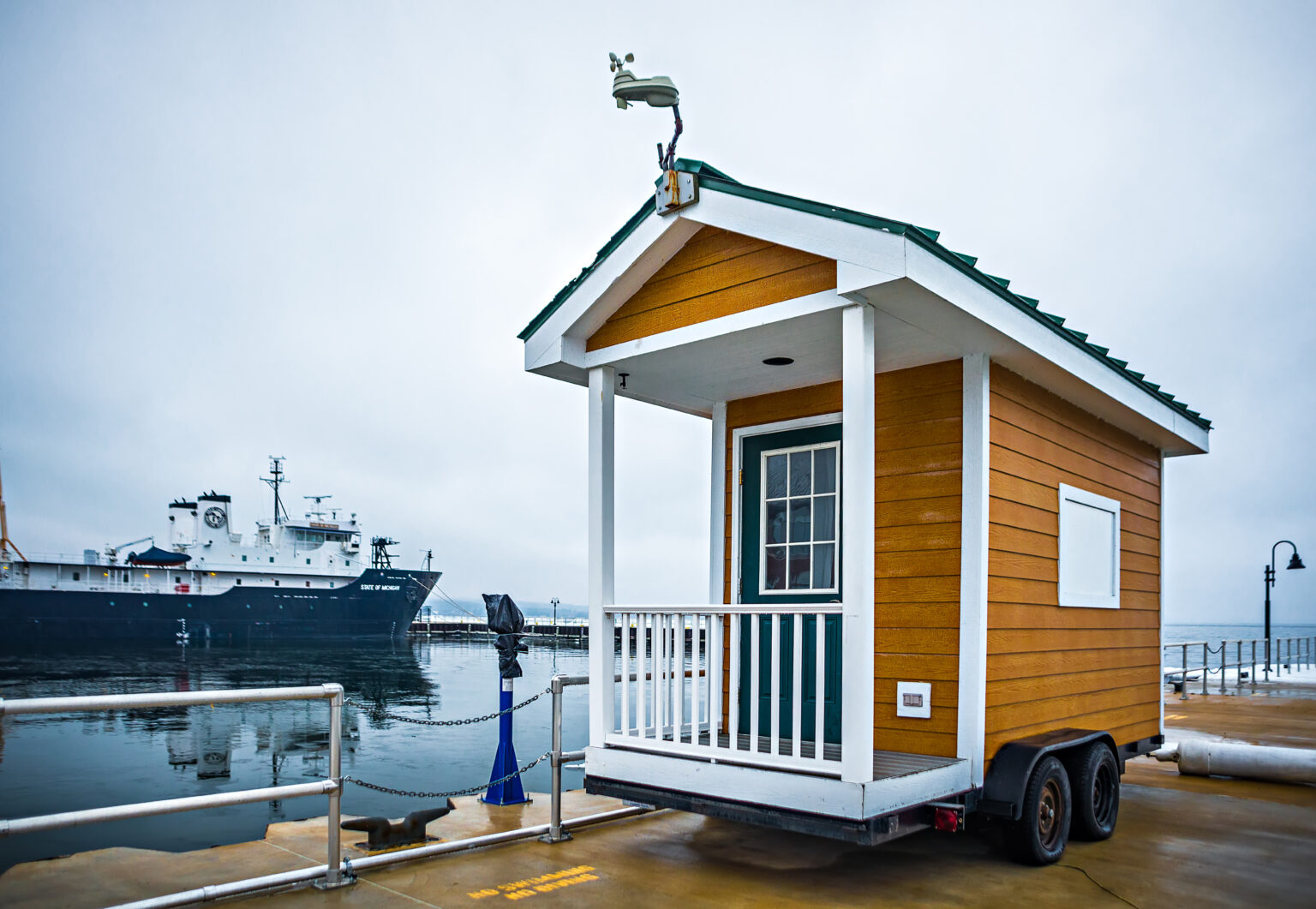 15 Pros And Cons Of Living In A Tiny House To Save Money - Frozen Pennies