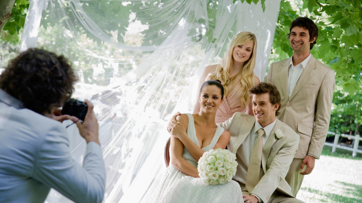 How to Plan a Wedding on a Budget Without Looking Like a Cheapskate ...